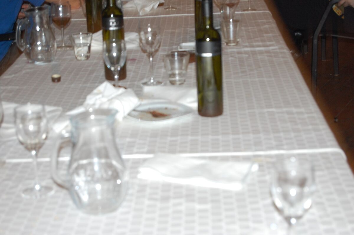 tisch im raum lädt Markus Binner